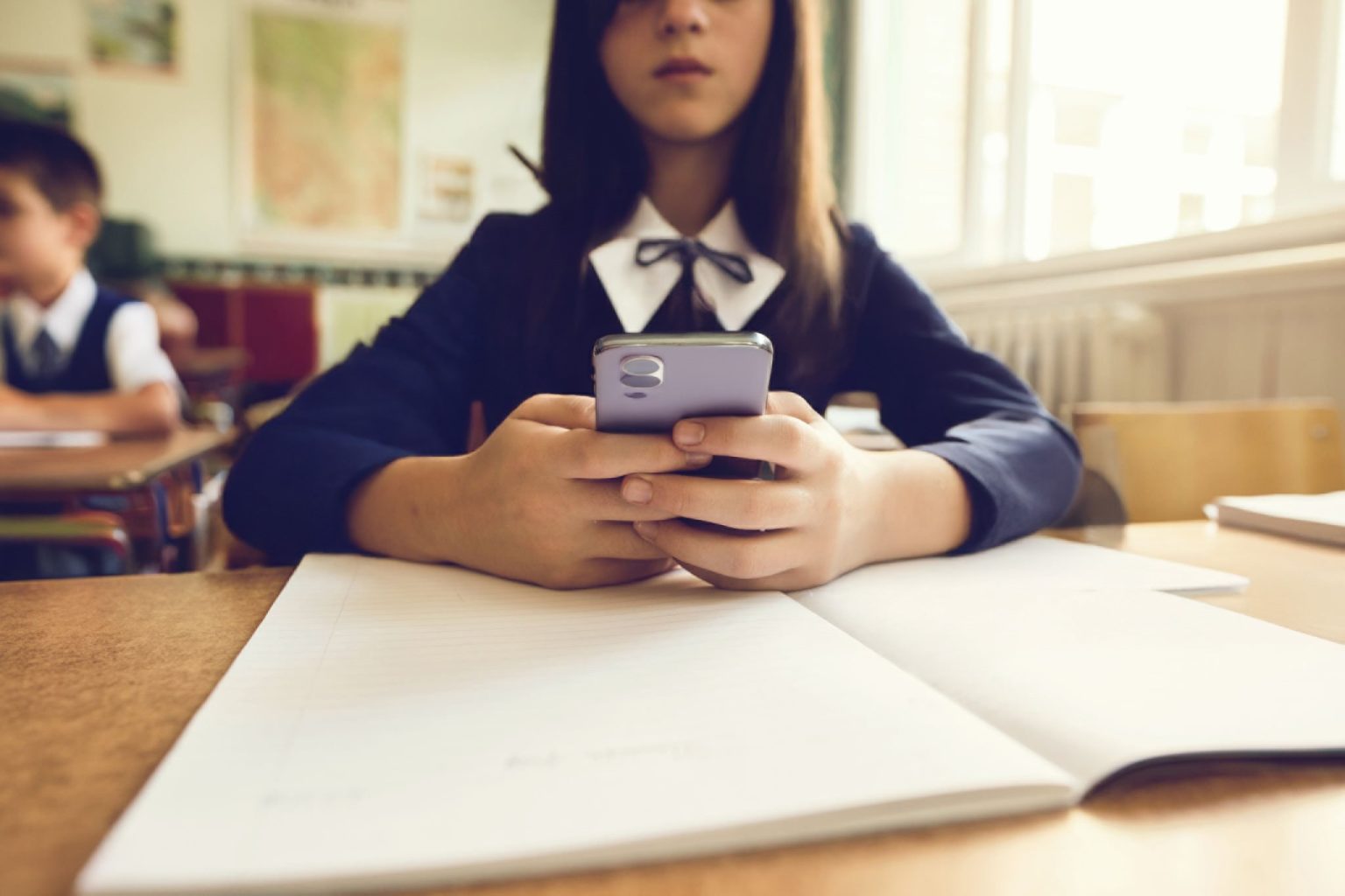 Australia Bans Mobile Phones in Class - Lockable Phone Pouch